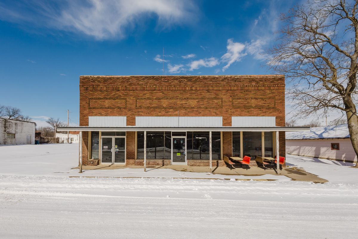 (Potwin) ABSOLUTE 4,900 ± Sq. Ft. Commercial Building, 112 E. Marshall ...