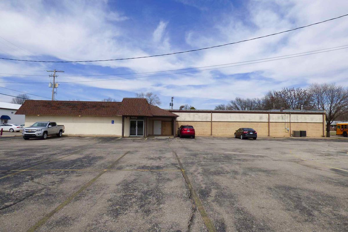 (NW) ABSOLUTE - (2) Comm. Bldgs On 1.5 ± Acres, 3202 W. 13th St. N ...
