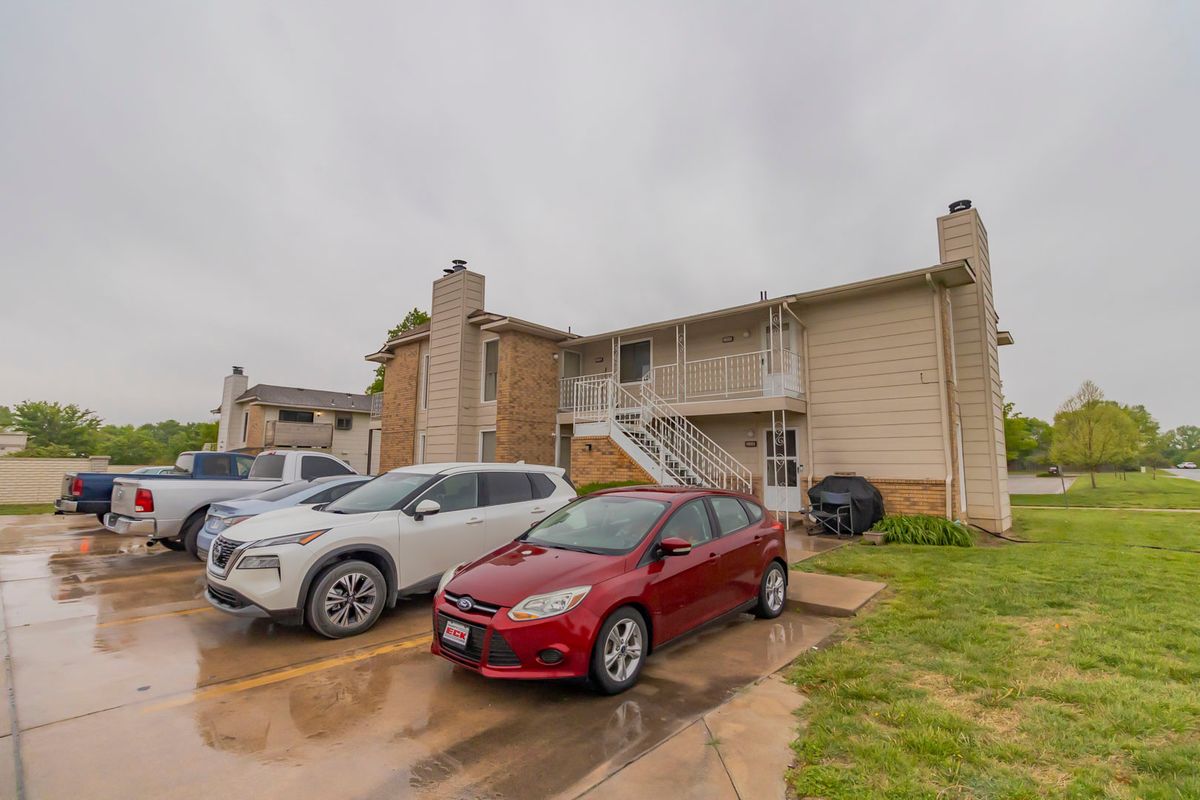1601 E. Walnut Grove Rd., Derby, KS 67037 - McCurdy | Real Estate & Auction