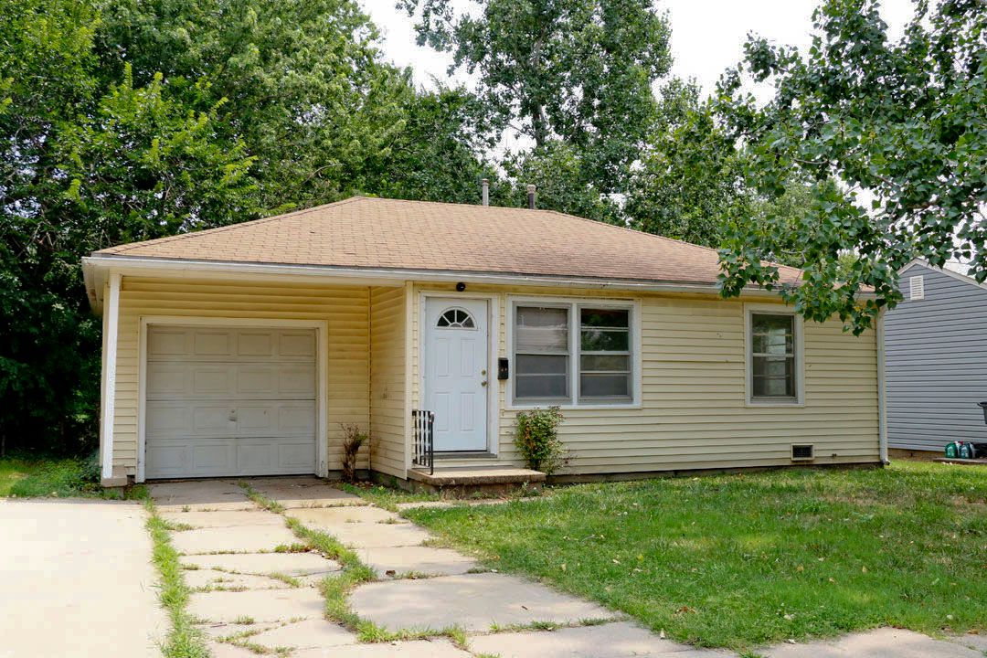 1062 SILVERDALE CT, WICHITA, KS 67218 - McCurdy | Real Estate & Auction