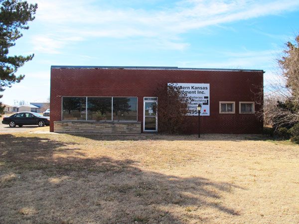 (SW) ABSOLUTE - 6,750 SF ± Commercial Bldg, 1341 S Sierra Dr, Wichita ...