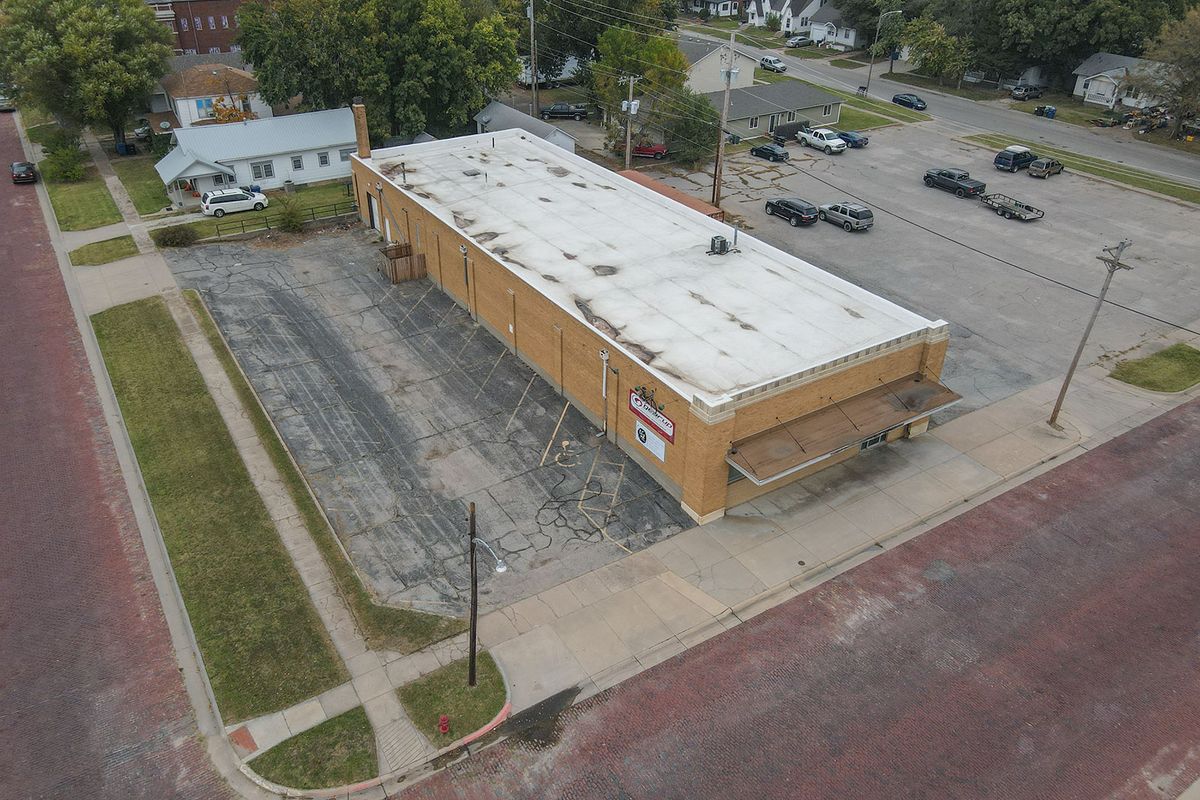 (AUGUSTA) 7,500 Sq Ft Office/Warehouse On 0.43 ± Acres, 204 E. 5th Ave ...