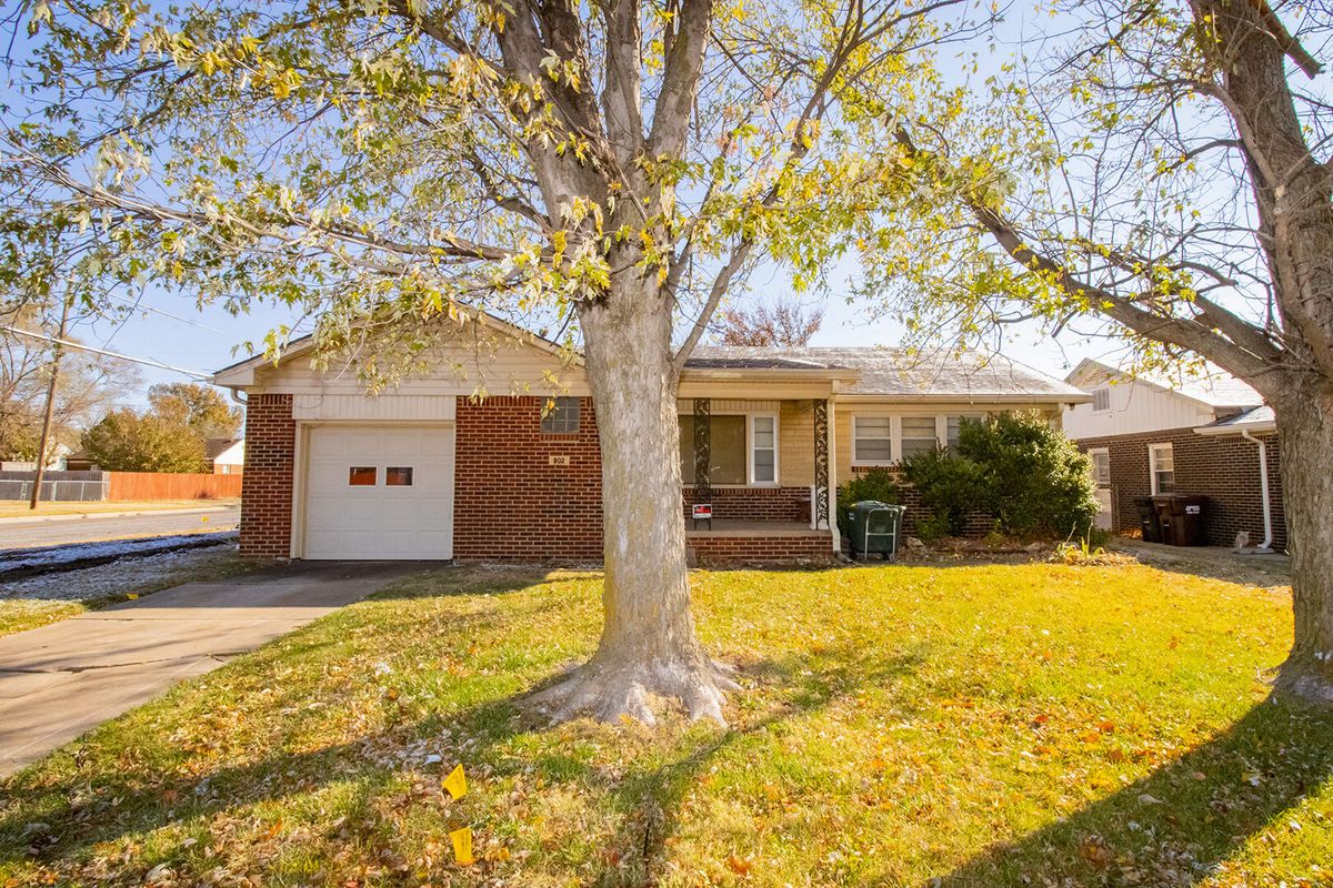 902 S. Barlow St., Wichita, KS 67207 - McCurdy | Real Estate & Auction