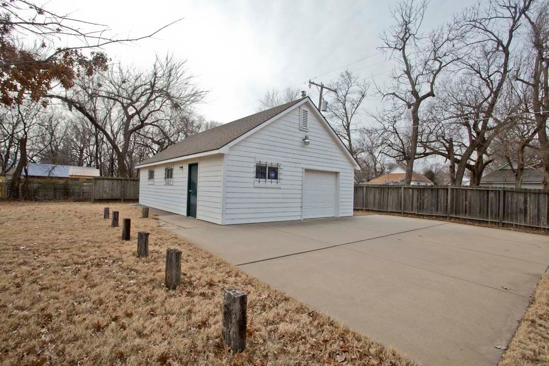 (SE) ABSOLUTE 864 Sq. Ft. Building, 1003 S Hydraulic St, Wichita, KS ...
