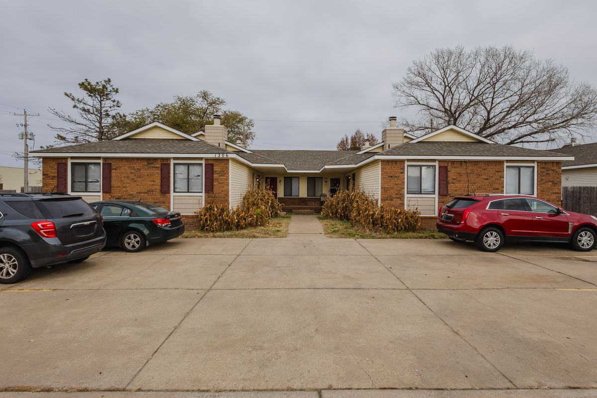 (S) Quadplex W/ (3) 3-BR, 1-BA Units & (1) 3-BR, 2-BA, 1206 E. Selma St ...