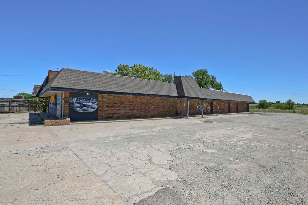 (SE) ABSOLUTE 6,912 Sq. Ft. Commercial Building, 7007 E Harry St ...