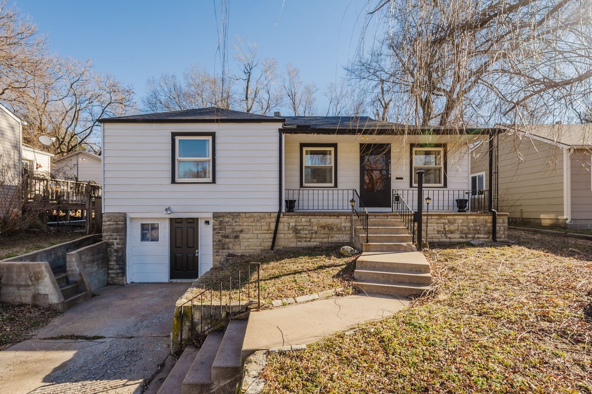 1224 Henry St., Augusta, KS 67010 - McCurdy | Real Estate & Auction