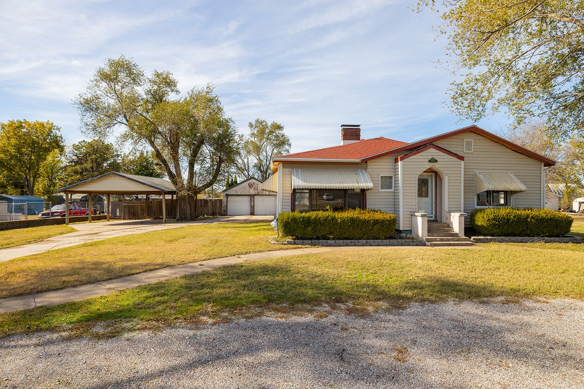 2118 N. A St., Wellington, KS 67152 - McCurdy | Real Estate & Auction